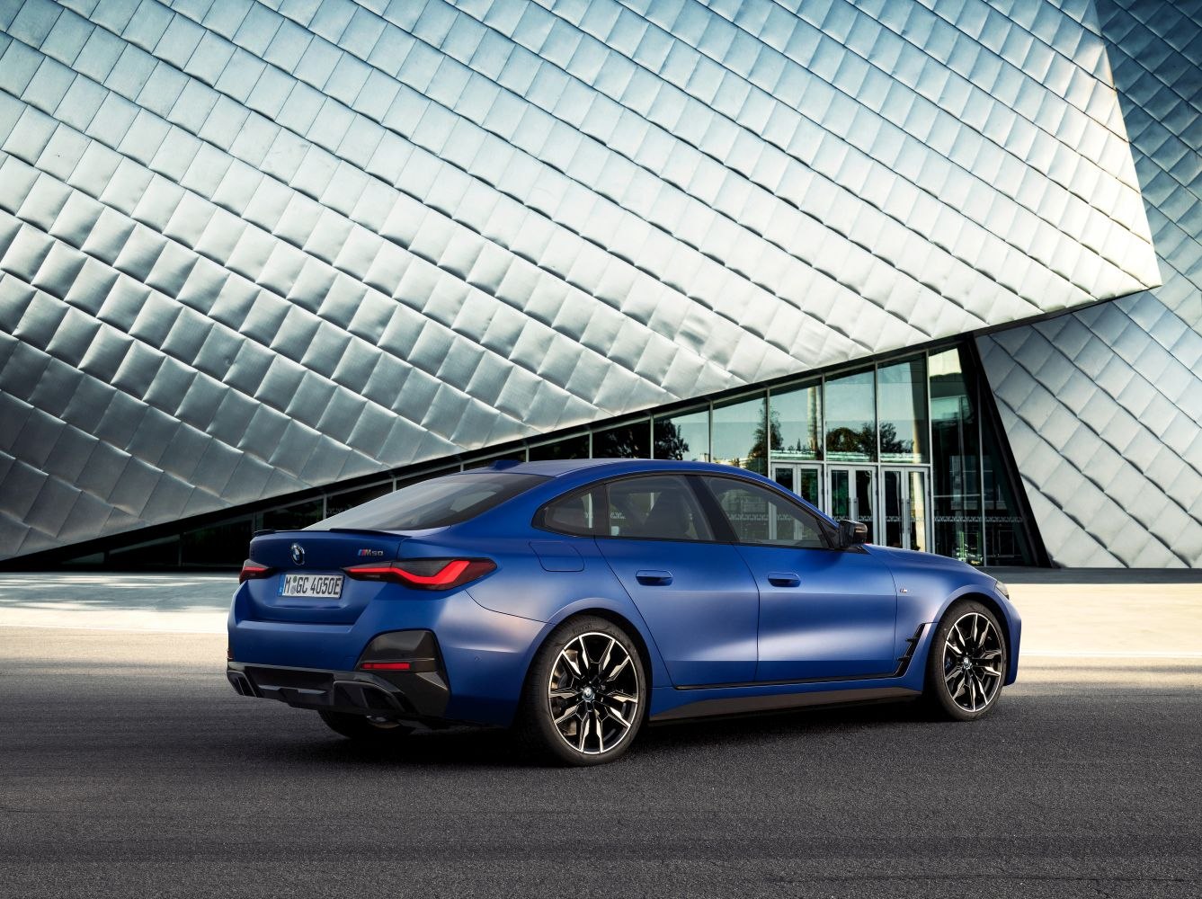 BMW i4 technical specifications and fuel economy